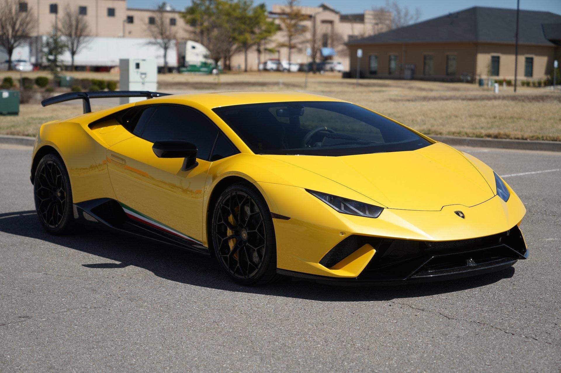 Lamborghini Huracan Yellow