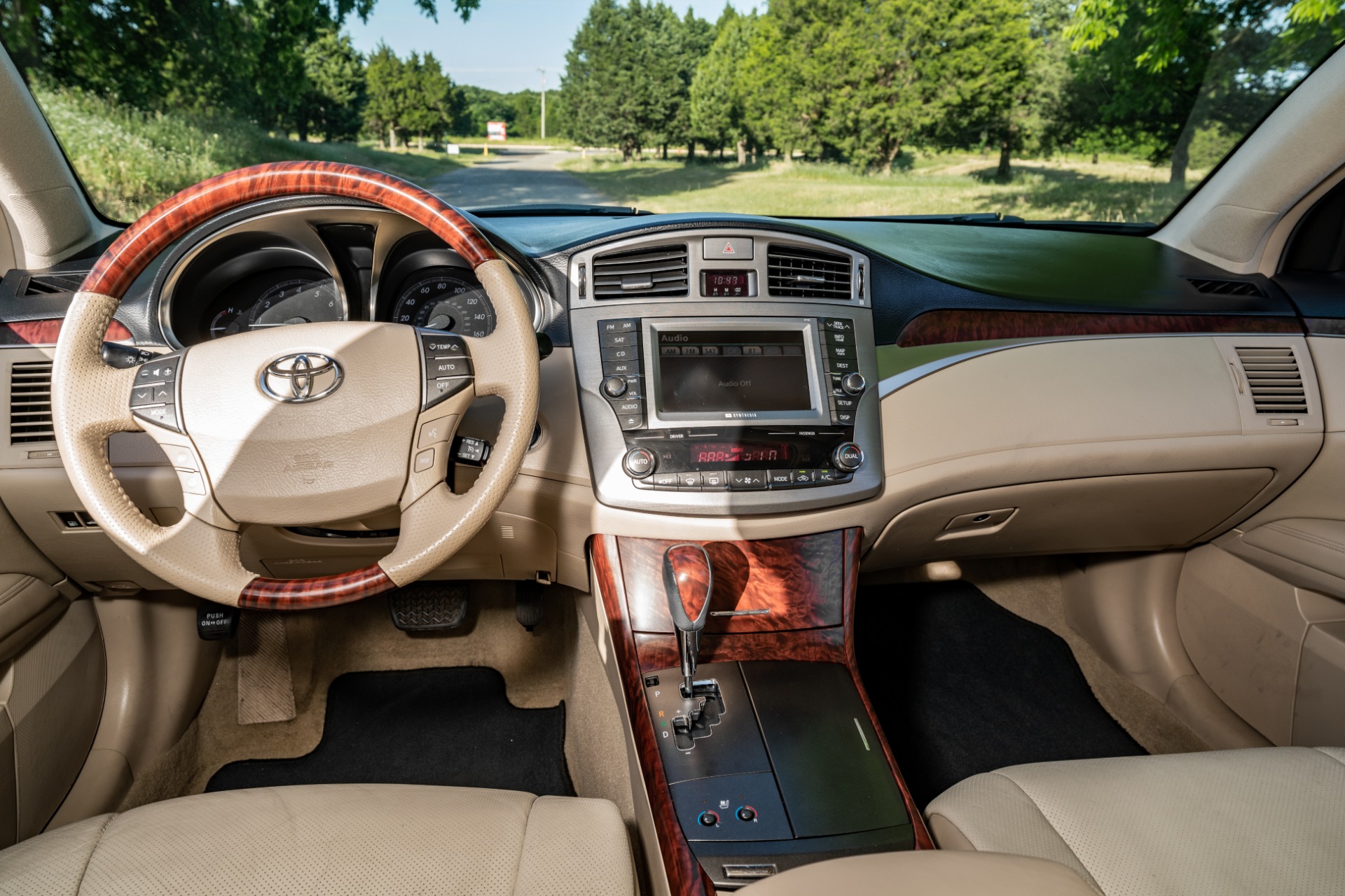 2011 Toyota Avalon Interior
