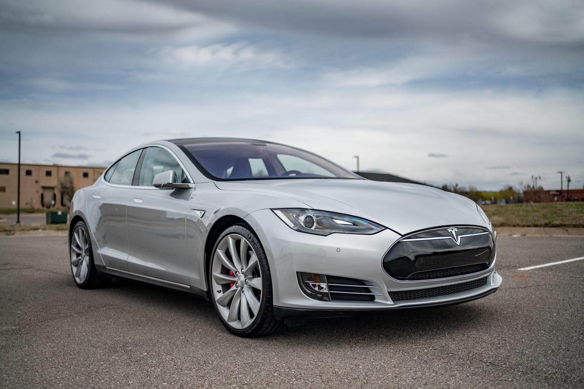 Tesla Model S P85 Silver
