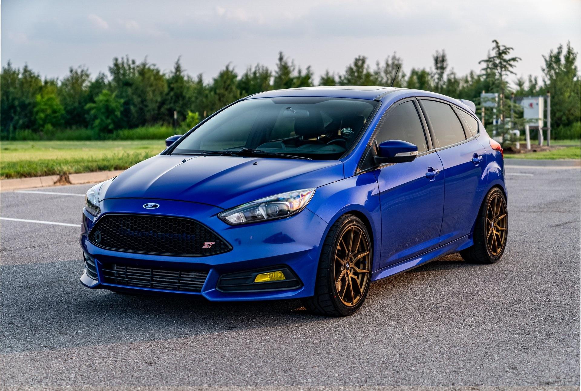 2022 Ford Focus St Blue Interior